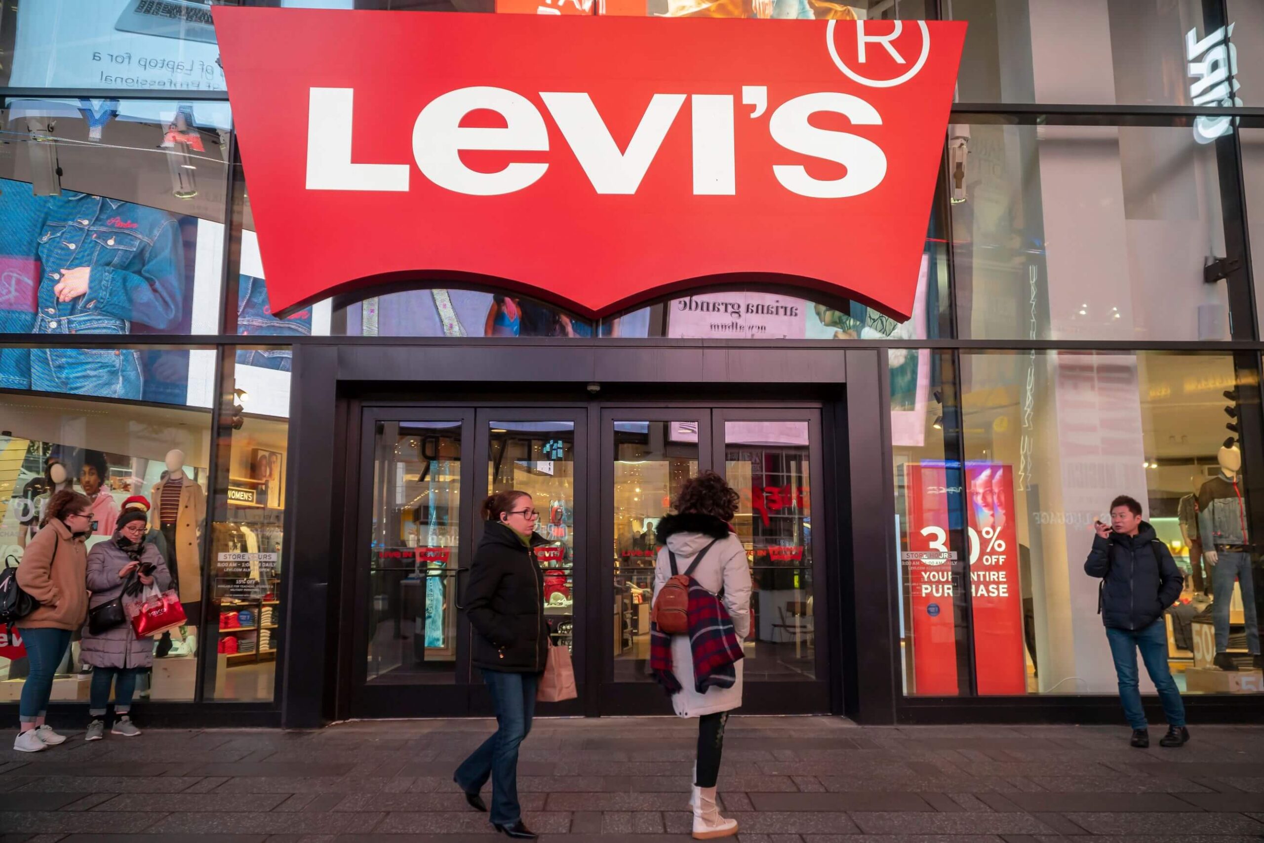 Levi Strauss (LEVI) Stock: Can Record Margins Offset Tariff Worries ...