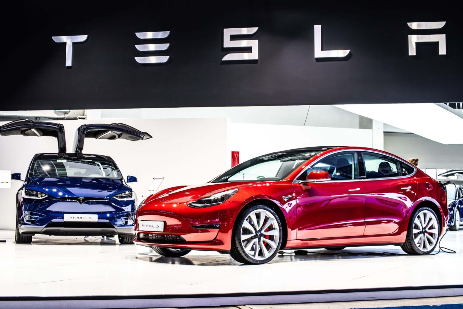 Tesla (TSLA) Stock: Musk Tells Top Analyst to "Shut Up" Over Board ...