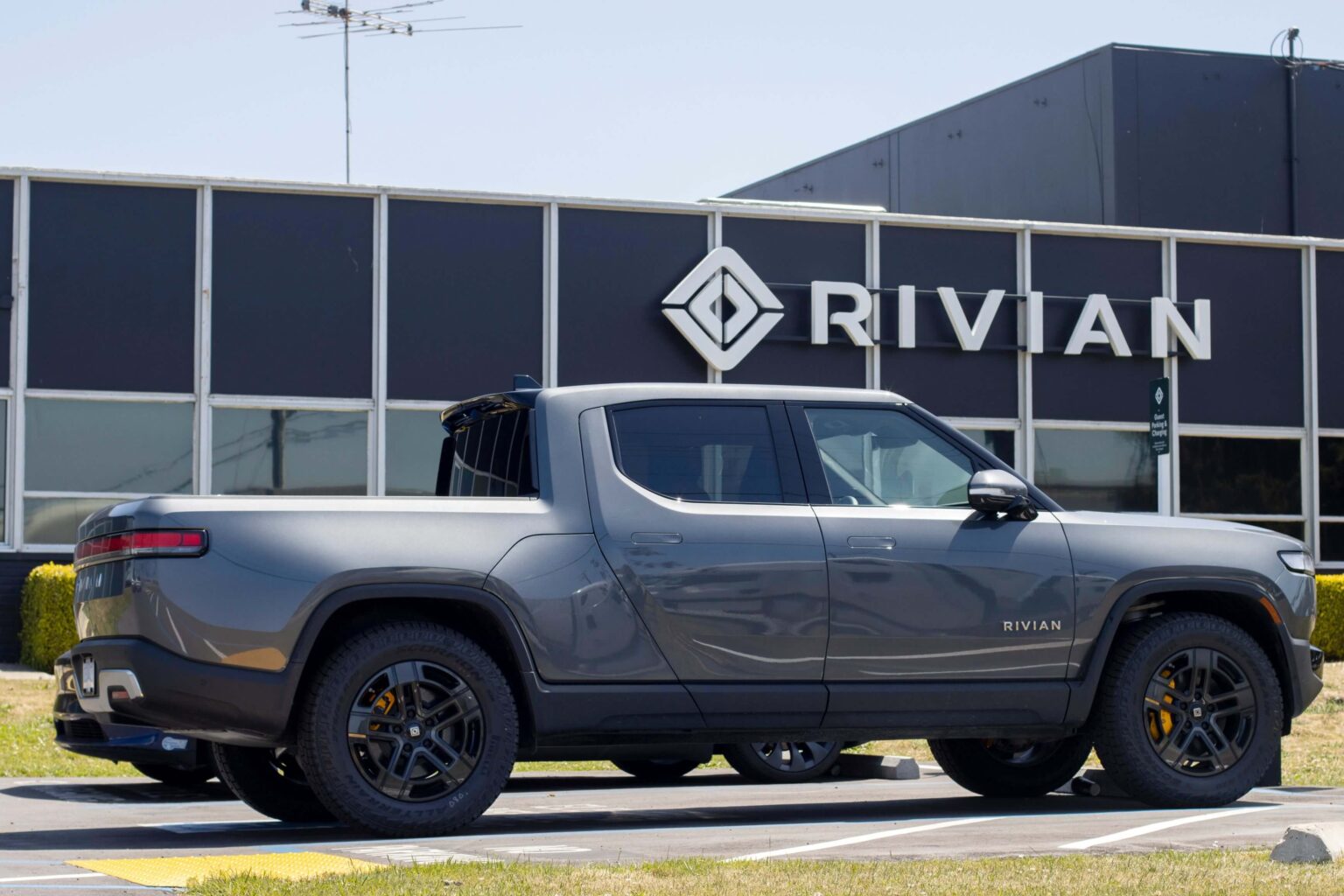 Rivian (RIVN) Stock: Wall Street Turns Bearish After Recent Rally ...