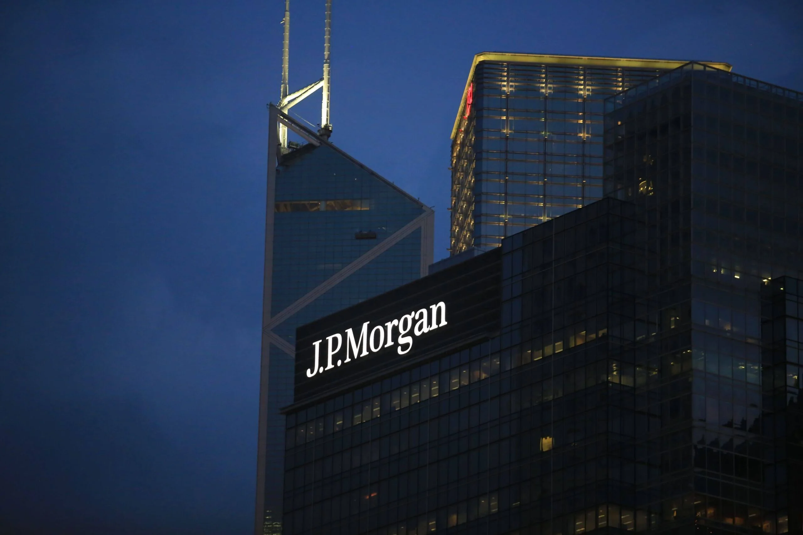 JPMorgan Slashes S&P 500 Forecast Amid Oil Price Surge and Geopolitical ...