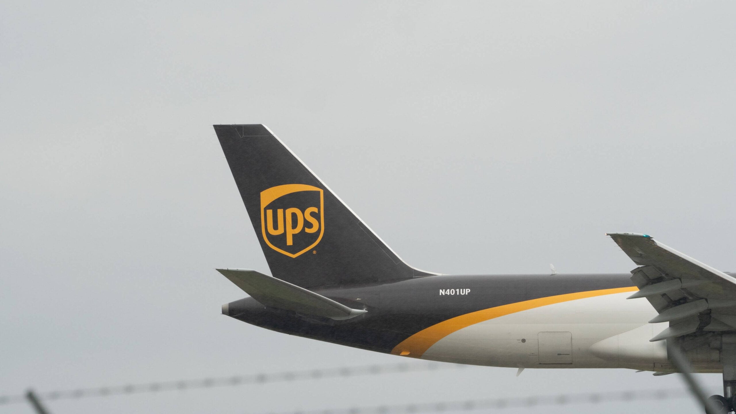 UPS (UPS) Stock Tumbles Nearly 5% Amid Oil Price Surge Above $100 ...