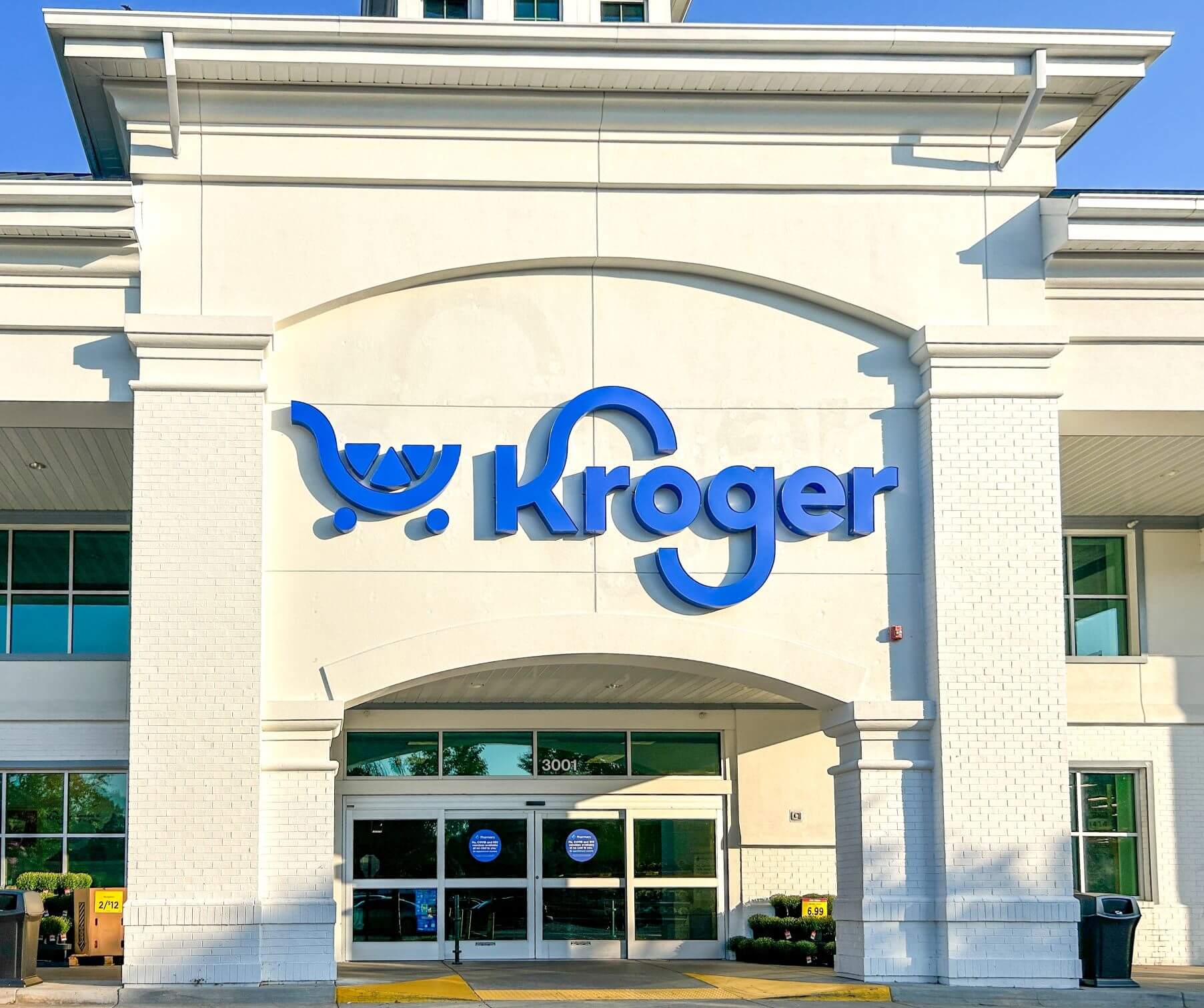Kroger (KR) Stock Plunges 7% Despite Revenue Beat on Slim Earnings Miss ...
