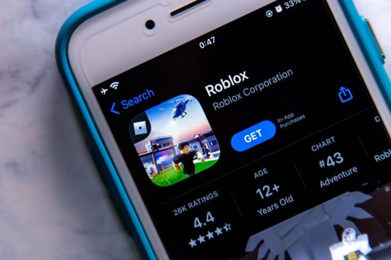 Roblox (RBLX) Stock Plummets Nearly 10% on Declining User Activity ...